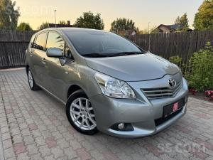 Pelēks Toyota Verso 2012 Ogre, ar dzinēja tilpumu 1.80 L un nobraukumu 225 tūkst. km par 7250 €, foto  vietnē AUTOMOTO.COM.LV