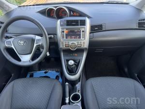 Pelēks Toyota Verso 2012 Ogre, ar dzinēja tilpumu 1.80 L un nobraukumu 225 tūkst. km par 7250 €, foto 15 vietnē AUTOMOTO.COM.LV