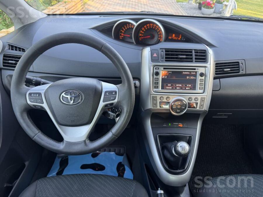 Pelēks Toyota Verso 2012 Ogre, ar dzinēja tilpumu 1.80 L un nobraukumu 225 tūkst. km par 7250 €, foto 16 vietnē AUTOMOTO.COM.LV