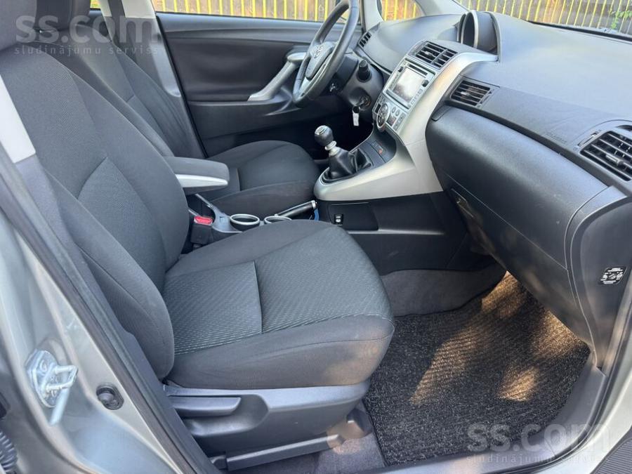 Pelēks Toyota Verso 2012 Ogre, ar dzinēja tilpumu 1.80 L un nobraukumu 225 tūkst. km par 7250 €, foto 17 vietnē AUTOMOTO.COM.LV