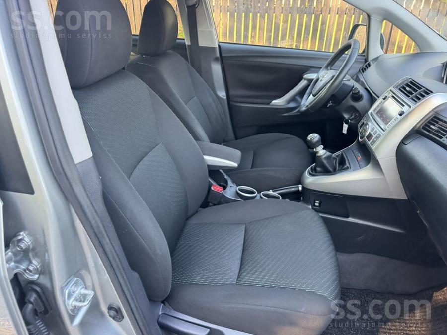 Pelēks Toyota Verso 2012 Ogre, ar dzinēja tilpumu 1.80 L un nobraukumu 225 tūkst. km par 7250 €, foto 18 vietnē AUTOMOTO.COM.LV