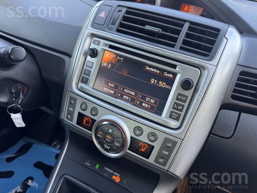 Pelēks Toyota Verso 2012 Ogre, ar dzinēja tilpumu 1.80 L un nobraukumu 225 tūkst. km par 7250 €, foto 19 vietnē AUTOMOTO.COM.LV