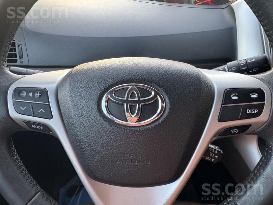 Pelēks Toyota Verso 2012 Ogre, ar dzinēja tilpumu 1.80 L un nobraukumu 225 tūkst. km par 7250 €, foto 24 vietnē AUTOMOTO.COM.LV