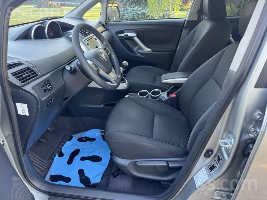 Pelēks Toyota Verso 2012 Ogre, ar dzinēja tilpumu 1.80 L un nobraukumu 225 tūkst. km par 7250 €, foto 27 vietnē AUTOMOTO.COM.LV