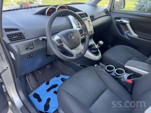 Pelēks Toyota Verso 2012 Ogre, ar dzinēja tilpumu 1.80 L un nobraukumu 225 tūkst. km par 7250 €, foto 28 vietnē AUTOMOTO.COM.LV