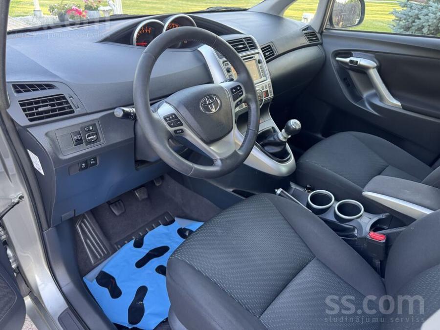 Pelēks Toyota Verso 2012 Ogre, ar dzinēja tilpumu 1.80 L un nobraukumu 225 tūkst. km par 7250 €, foto 28 vietnē AUTOMOTO.COM.LV