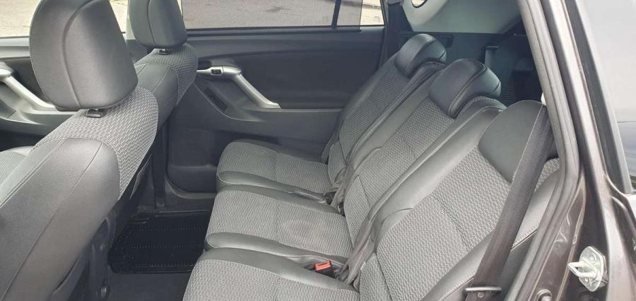 Grey Toyota Verso 2012 in Panevezys, with an engine capacity of 2.23 L and mileage of 221 thousand km for 5250 €, photo 9 on AUTOMOTO.COM.LV