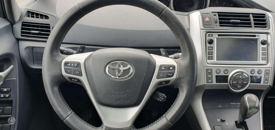 Grey Toyota Verso 2012 in Panevezys, with an engine capacity of 2.23 L and mileage of 221 thousand km for 5250 €, photo 18 on AUTOMOTO.COM.LV