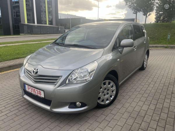 Grey Toyota Verso 2012 in Vilnius, with an engine capacity of 2.00 L and mileage of 234 thousand km for 6350 €, photo 1 on AUTOMOTO.COM.LV