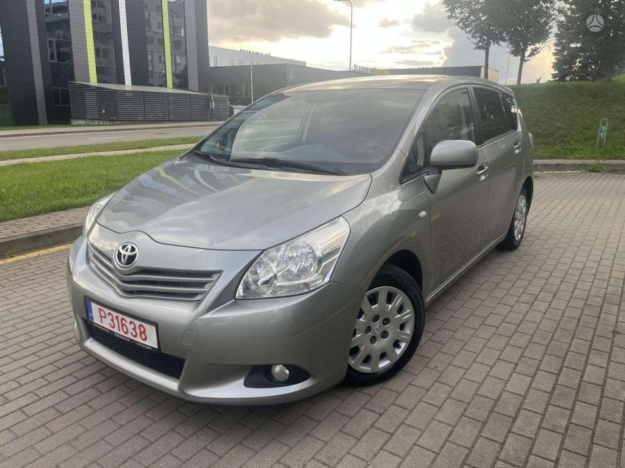 Pelēks Toyota Verso 2012 Viļņa, ar dzinēja tilpumu 2.00 L un nobraukumu 234 tūkst. km par 6350 €, foto 1 vietnē AUTOMOTO.COM.LV
