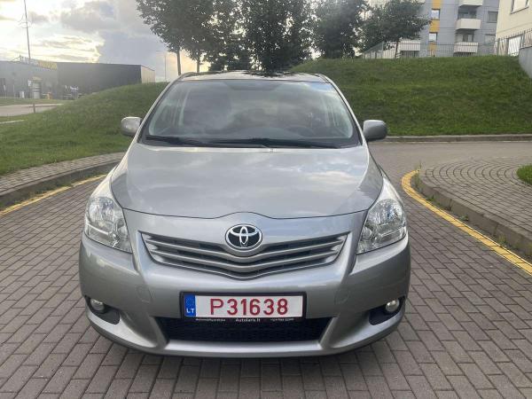 Grey Toyota Verso 2012 in Vilnius, with an engine capacity of 2.00 L and mileage of 234 thousand km for 6350 €, photo 2 on AUTOMOTO.COM.LV