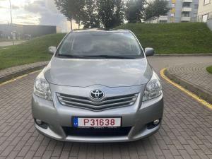 Pelēks Toyota Verso 2012 Viļņa, ar dzinēja tilpumu 2.00 L un nobraukumu 234 tūkst. km par 6350 €, foto 3 vietnē AUTOMOTO.COM.LV