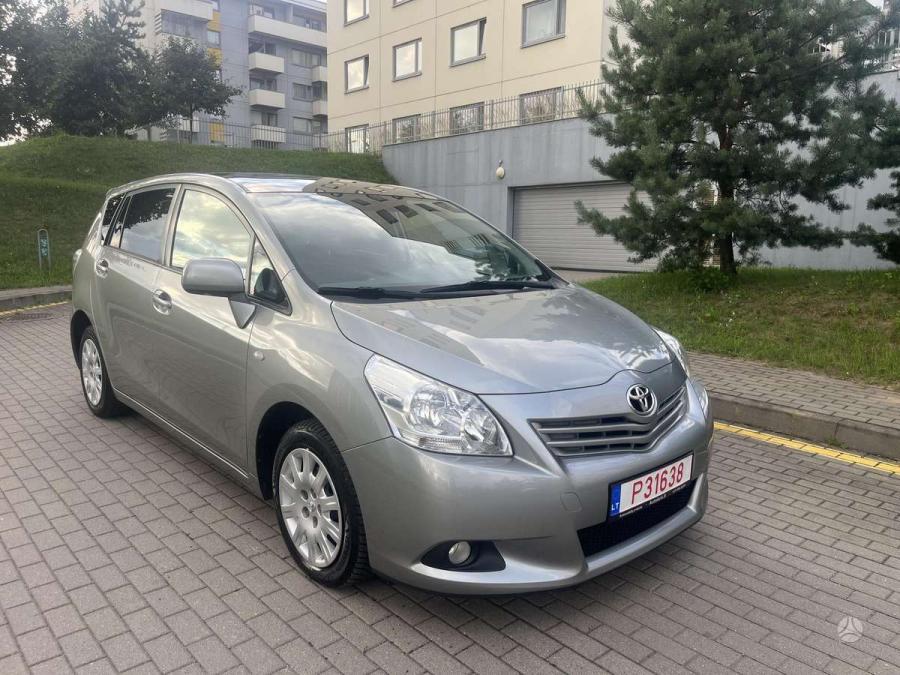 Pelēks Toyota Verso 2012 Viļņa, ar dzinēja tilpumu 2.00 L un nobraukumu 234 tūkst. km par 6350 €, foto 4 vietnē AUTOMOTO.COM.LV