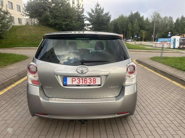 Grey Toyota Verso 2012 in Vilnius, with an engine capacity of 2.00 L and mileage of 234 thousand km for 6350 €, photo 6 on AUTOMOTO.COM.LV