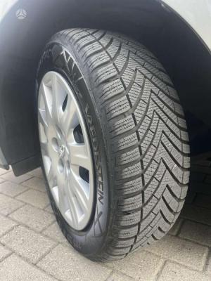 Pelēks Toyota Verso 2012 Viļņa, ar dzinēja tilpumu 2.00 L un nobraukumu 234 tūkst. km par 6350 €, foto 12 vietnē AUTOMOTO.COM.LV