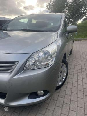 Pelēks Toyota Verso 2012 Viļņa, ar dzinēja tilpumu 2.00 L un nobraukumu 234 tūkst. km par 6350 €, foto 14 vietnē AUTOMOTO.COM.LV