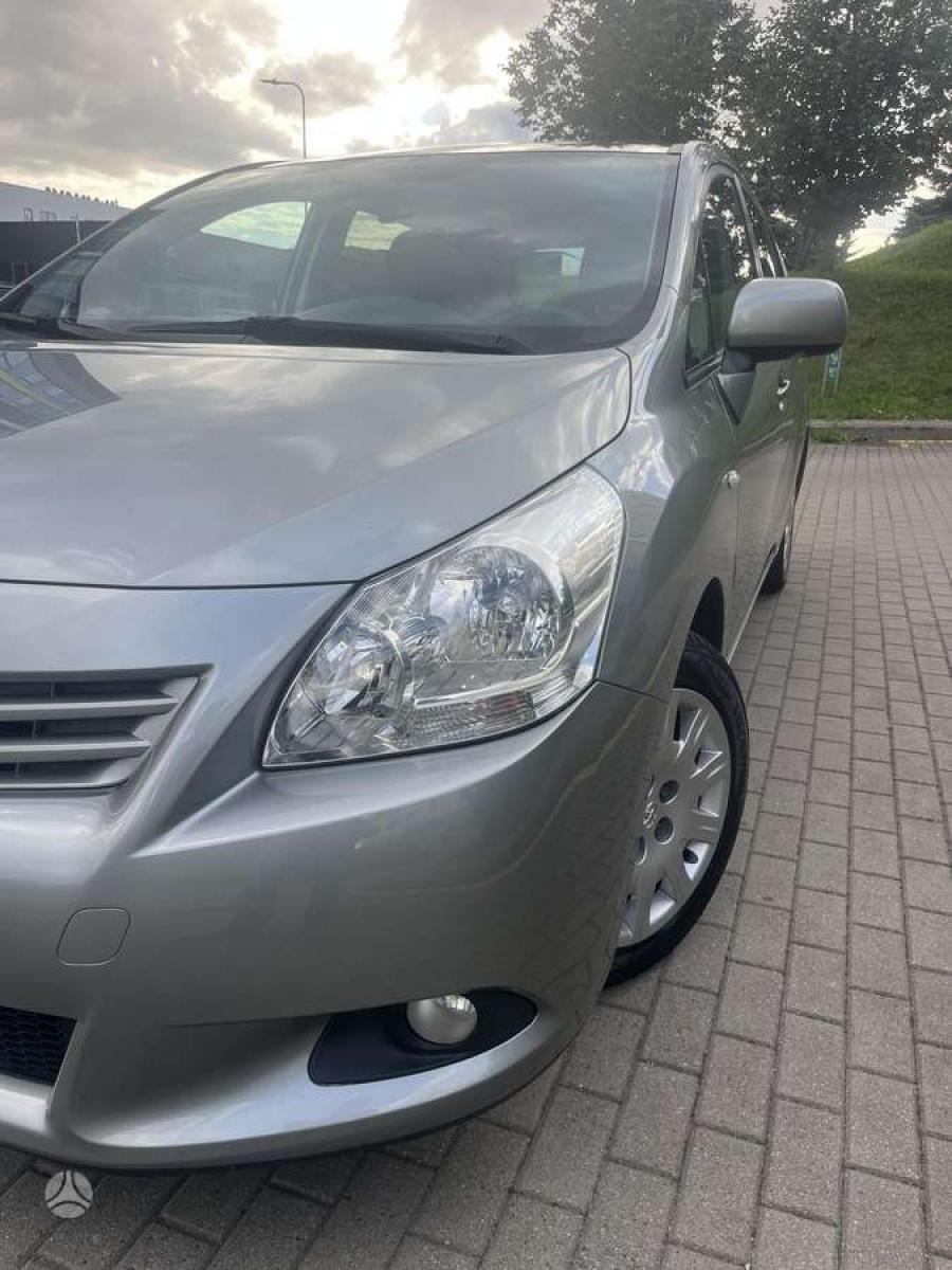 Pelēks Toyota Verso 2012 Viļņa, ar dzinēja tilpumu 2.00 L un nobraukumu 234 tūkst. km par 6350 €, foto 14 vietnē AUTOMOTO.COM.LV