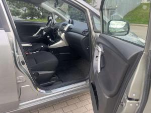 Pelēks Toyota Verso 2012 Viļņa, ar dzinēja tilpumu 2.00 L un nobraukumu 234 tūkst. km par 6350 €, foto 18 vietnē AUTOMOTO.COM.LV