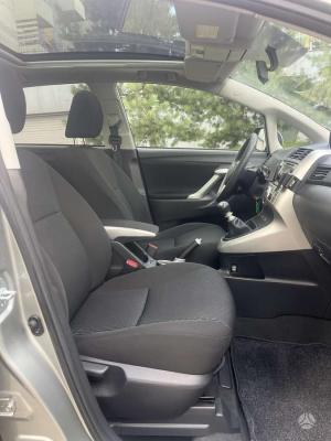 Pelēks Toyota Verso 2012 Viļņa, ar dzinēja tilpumu 2.00 L un nobraukumu 234 tūkst. km par 6350 €, foto 19 vietnē AUTOMOTO.COM.LV