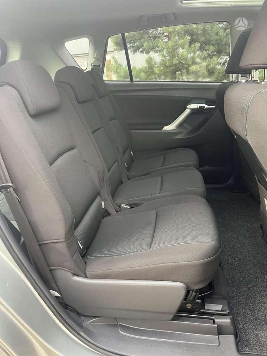 Pelēks Toyota Verso 2012 Viļņa, ar dzinēja tilpumu 2.00 L un nobraukumu 234 tūkst. km par 6350 €, foto 22 vietnē AUTOMOTO.COM.LV