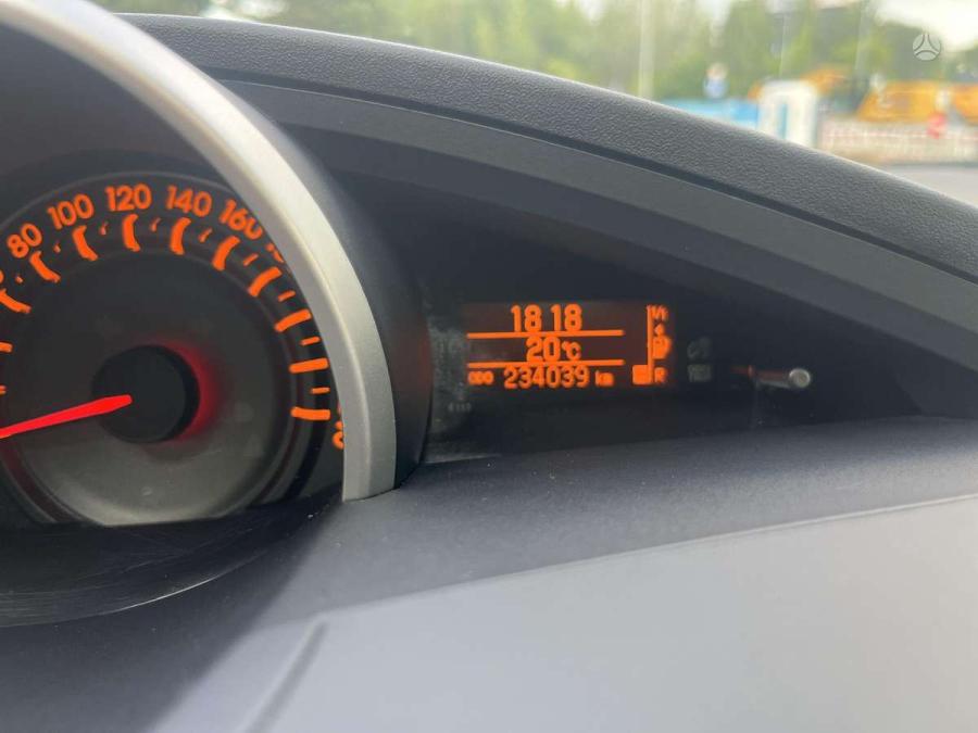 Pelēks Toyota Verso 2012 Viļņa, ar dzinēja tilpumu 2.00 L un nobraukumu 234 tūkst. km par 6350 €, foto 32 vietnē AUTOMOTO.COM.LV