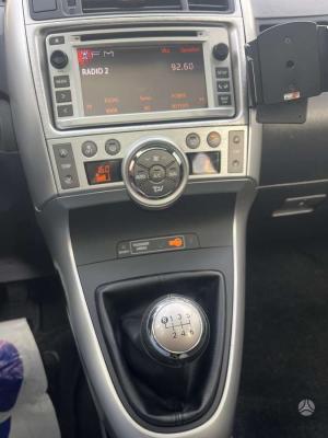 Pelēks Toyota Verso 2012 Viļņa, ar dzinēja tilpumu 2.00 L un nobraukumu 234 tūkst. km par 6350 €, foto 35 vietnē AUTOMOTO.COM.LV