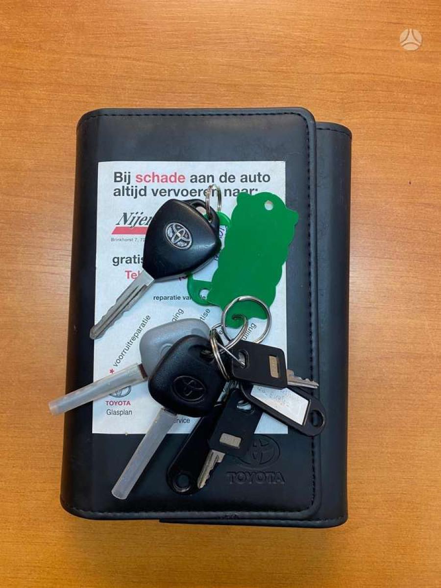 Pelēks Toyota Verso 2012 Viļņa, ar dzinēja tilpumu 2.00 L un nobraukumu 234 tūkst. km par 6350 €, foto 42 vietnē AUTOMOTO.COM.LV