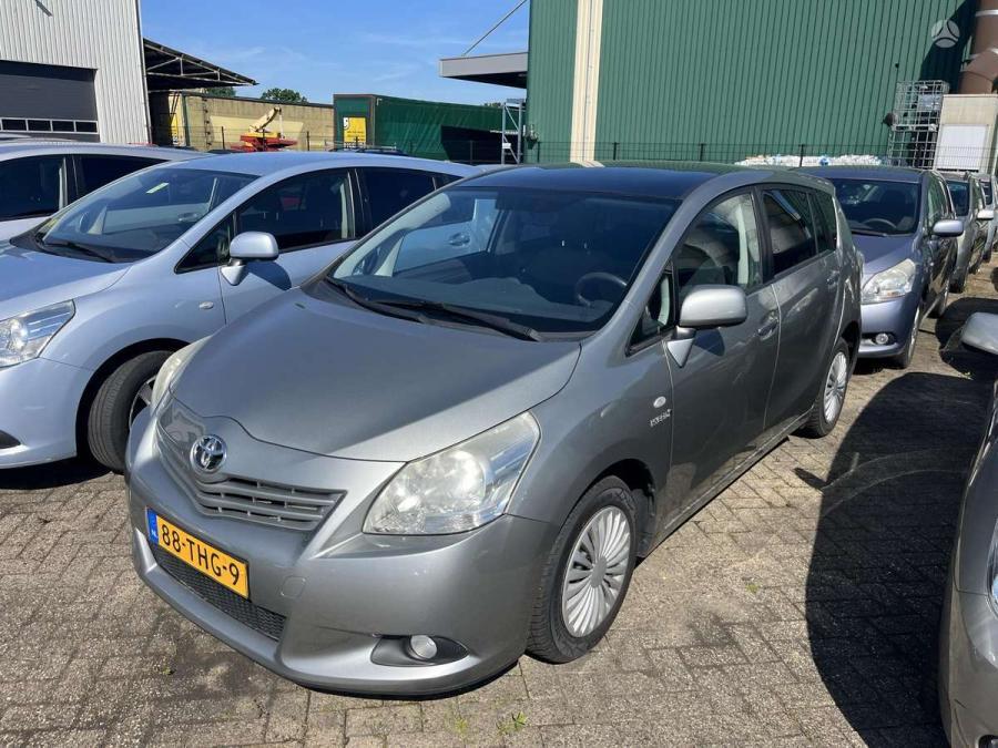 Pelēks Toyota Verso 2012 Viļņa, ar dzinēja tilpumu 2.00 L un nobraukumu 234 tūkst. km par 6350 €, foto 45 vietnē AUTOMOTO.COM.LV