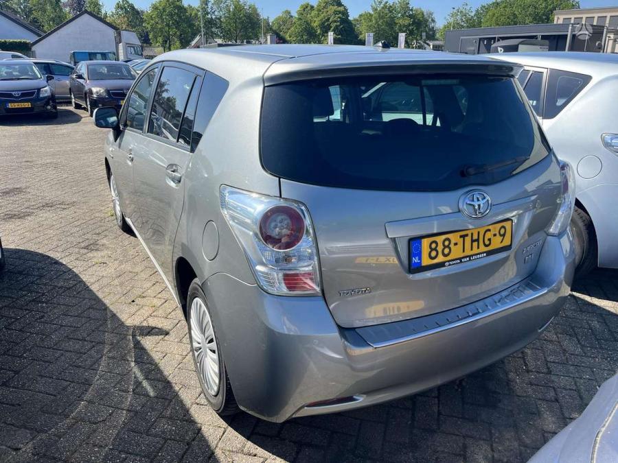 Pelēks Toyota Verso 2012 Viļņa, ar dzinēja tilpumu 2.00 L un nobraukumu 234 tūkst. km par 6350 €, foto 46 vietnē AUTOMOTO.COM.LV