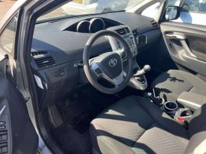 Pelēks Toyota Verso 2012 Viļņa, ar dzinēja tilpumu 2.00 L un nobraukumu 234 tūkst. km par 6350 €, foto 47 vietnē AUTOMOTO.COM.LV