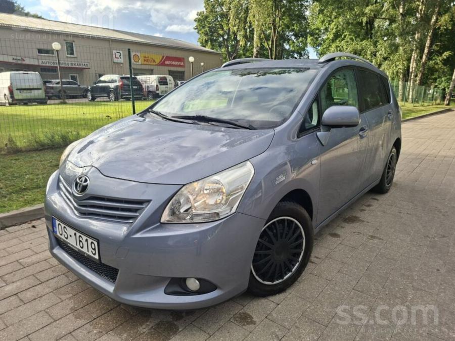 Grey Toyota Verso 2012 in Riga, with an engine capacity of 2.00 L and mileage of 225 thousand km for 5650 €, photo 1 on AUTOMOTO.COM.LV