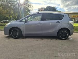 Grey Toyota Verso 2012 in Riga, with an engine capacity of 2.00 L and mileage of 225 thousand km for 5650 €, photo 3 on AUTOMOTO.COM.LV