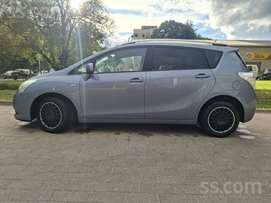 Grey Toyota Verso 2012 in Riga, with an engine capacity of 2.00 L and mileage of 225 thousand km for 5650 €, photo 3 on AUTOMOTO.COM.LV