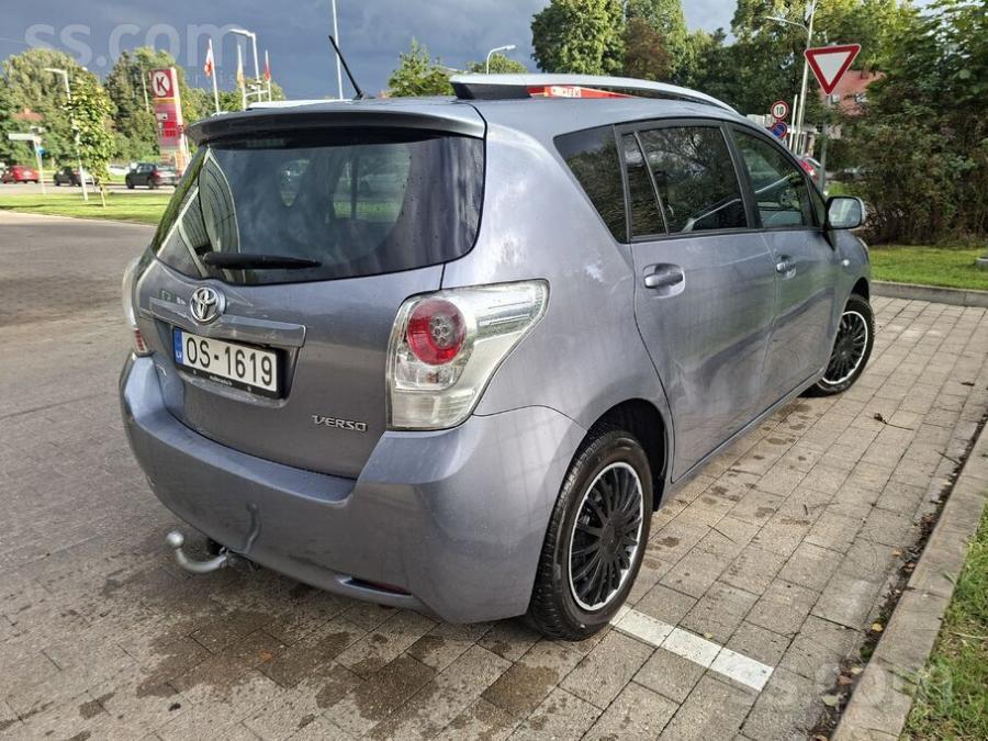 Grey Toyota Verso 2012 in Riga, with an engine capacity of 2.00 L and mileage of 225 thousand km for 5650 €, photo 6 on AUTOMOTO.COM.LV