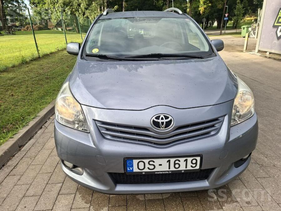 Grey Toyota Verso 2012 in Riga, with an engine capacity of 2.00 L and mileage of 225 thousand km for 5650 €, photo 7 on AUTOMOTO.COM.LV