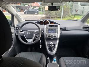 Grey Toyota Verso 2012 in Riga, with an engine capacity of 2.00 L and mileage of 225 thousand km for 5650 €, photo 10 on AUTOMOTO.COM.LV