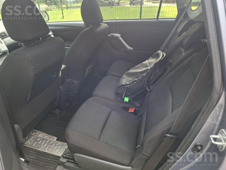 Grey Toyota Verso 2012 in Riga, with an engine capacity of 2.00 L and mileage of 225 thousand km for 5650 €, photo 11 on AUTOMOTO.COM.LV