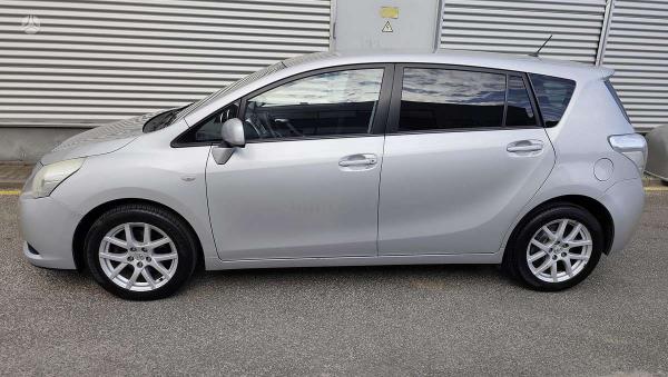 Grey Toyota Verso 2012 in Vilnius, with an engine capacity of 2.00 L and mileage of 223 thousand km for 4800 €, photo 1 on AUTOMOTO.COM.LV