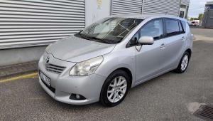Grey Toyota Verso 2012 in Vilnius, with an engine capacity of 2.00 L and mileage of 223 thousand km for 4800 €, photo 3 on AUTOMOTO.COM.LV