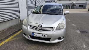 Grey Toyota Verso 2012 in Vilnius, with an engine capacity of 2.00 L and mileage of 223 thousand km for 4800 €, photo 4 on AUTOMOTO.COM.LV