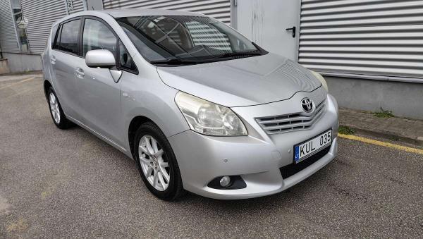Grey Toyota Verso 2012 in Vilnius, with an engine capacity of 2.00 L and mileage of 223 thousand km for 4800 €, photo 6 on AUTOMOTO.COM.LV