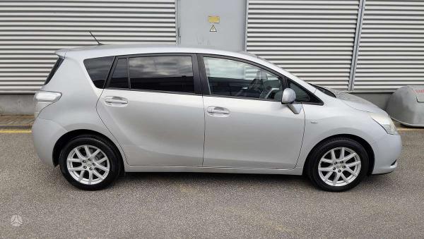 Grey Toyota Verso 2012 in Vilnius, with an engine capacity of 2.00 L and mileage of 223 thousand km for 4800 €, photo 7 on AUTOMOTO.COM.LV