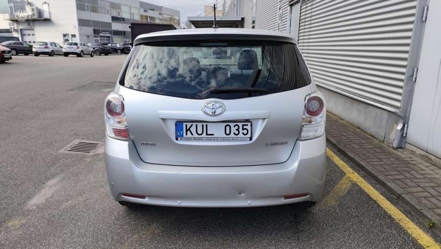 Grey Toyota Verso 2012 in Vilnius, with an engine capacity of 2.00 L and mileage of 223 thousand km for 4800 €, photo 10 on AUTOMOTO.COM.LV
