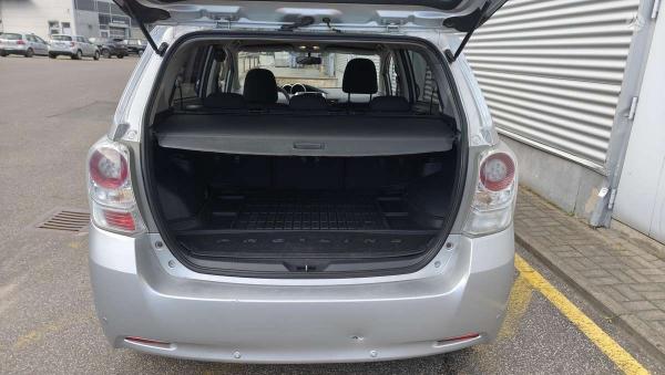 Grey Toyota Verso 2012 in Vilnius, with an engine capacity of 2.00 L and mileage of 223 thousand km for 4800 €, photo 11 on AUTOMOTO.COM.LV