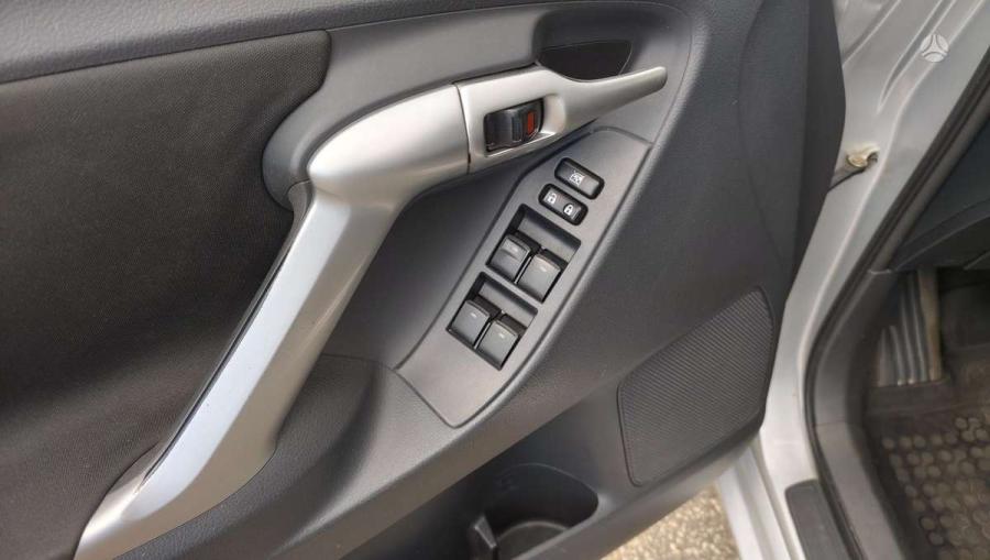 Grey Toyota Verso 2012 in Vilnius, with an engine capacity of 2.00 L and mileage of 223 thousand km for 4800 €, photo 14 on AUTOMOTO.COM.LV
