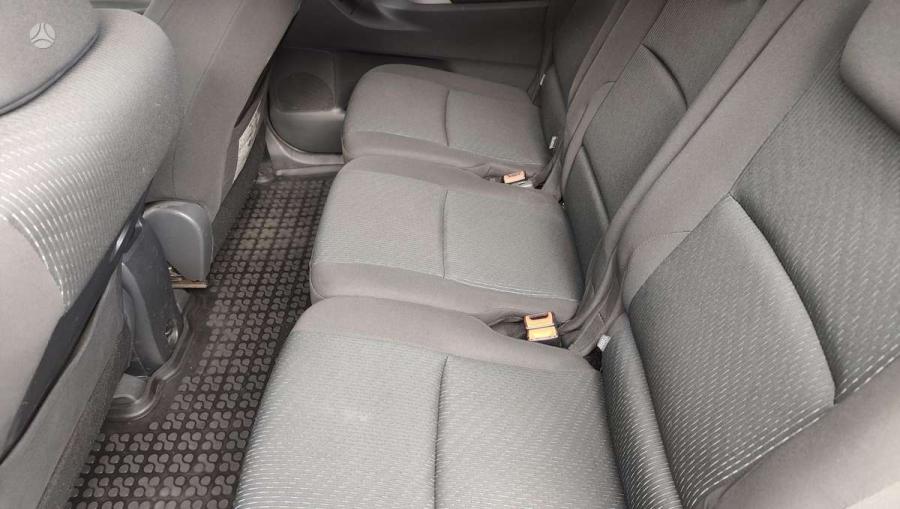 Grey Toyota Verso 2012 in Vilnius, with an engine capacity of 2.00 L and mileage of 223 thousand km for 4800 €, photo 16 on AUTOMOTO.COM.LV