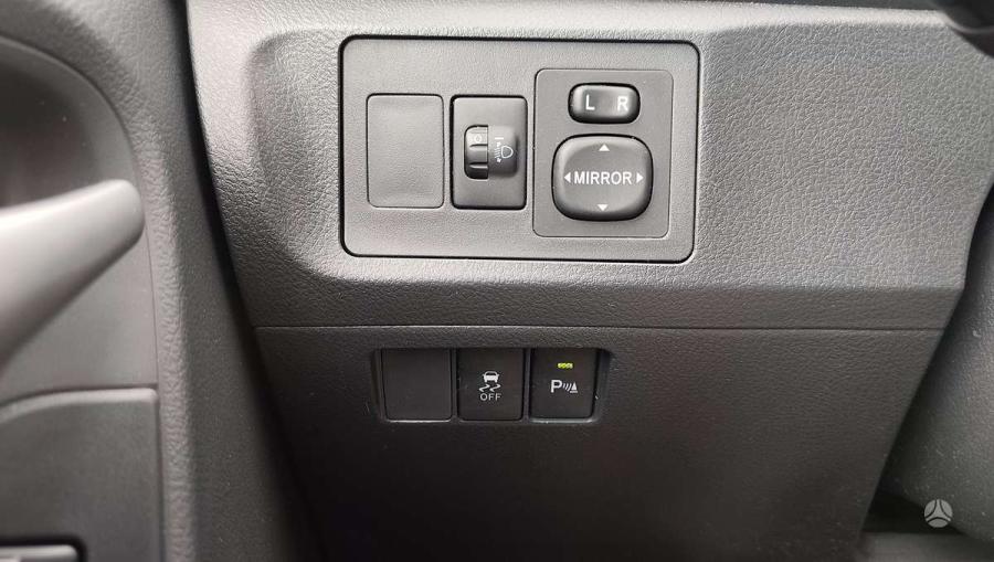 Grey Toyota Verso 2012 in Vilnius, with an engine capacity of 2.00 L and mileage of 223 thousand km for 4800 €, photo 18 on AUTOMOTO.COM.LV