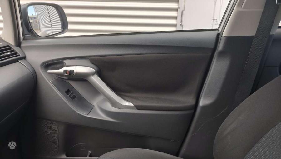 Grey Toyota Verso 2012 in Vilnius, with an engine capacity of 2.00 L and mileage of 223 thousand km for 4800 €, photo 20 on AUTOMOTO.COM.LV