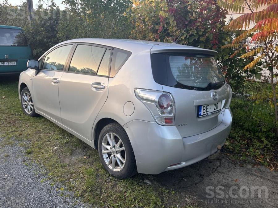 Pelēks Toyota Verso 2012 Rīga, ar dzinēja tilpumu 2.00 L un nobraukumu 313 tūkst. km par 800 €, foto 1 vietnē AUTOMOTO.COM.LV