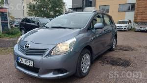 Pelēks Toyota Verso 2012 Daugavpils, ar dzinēja tilpumu 1.60 L un nobraukumu 0 tūkst. km par 5500 €, foto 1 vietnē AUTOMOTO.COM.LV